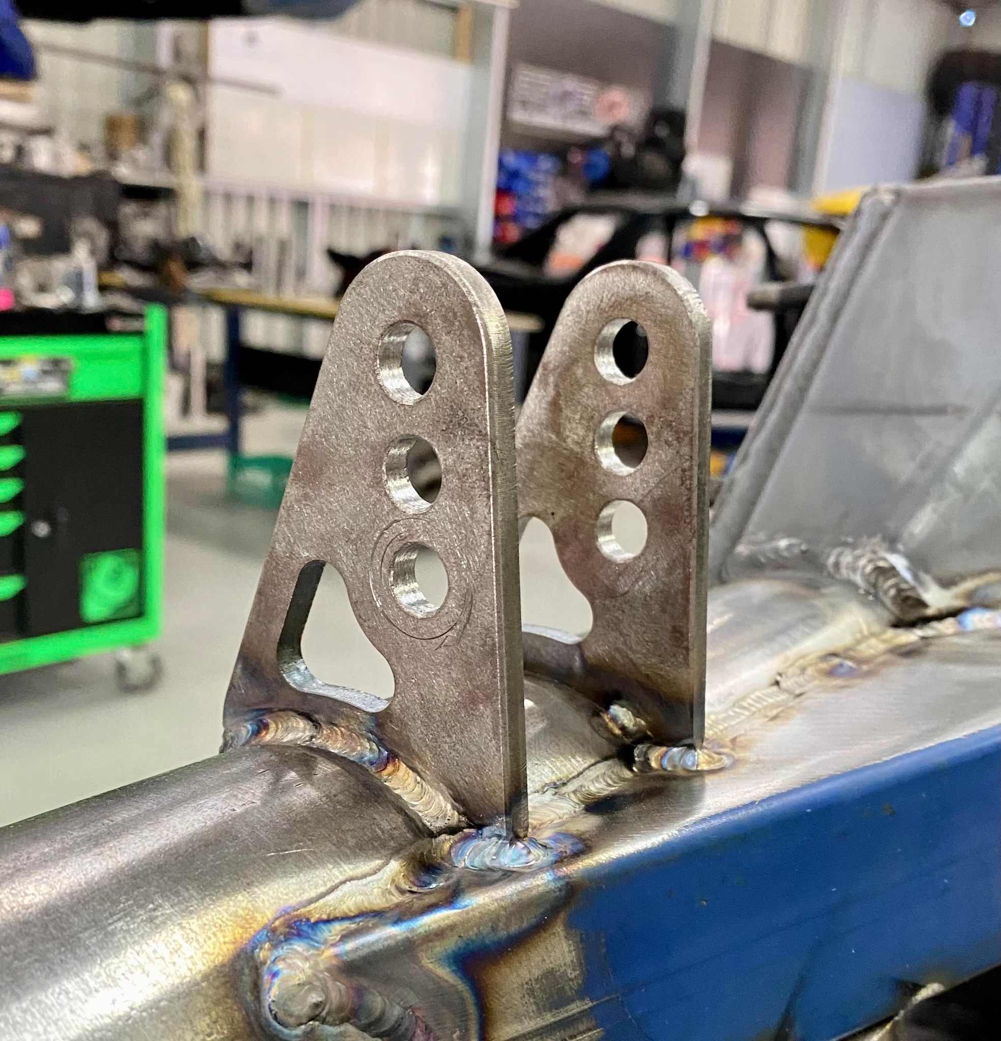 Upper Trailing Arm DIFF Bracketry- VB-VS Live Axle – Showtime Customs ...